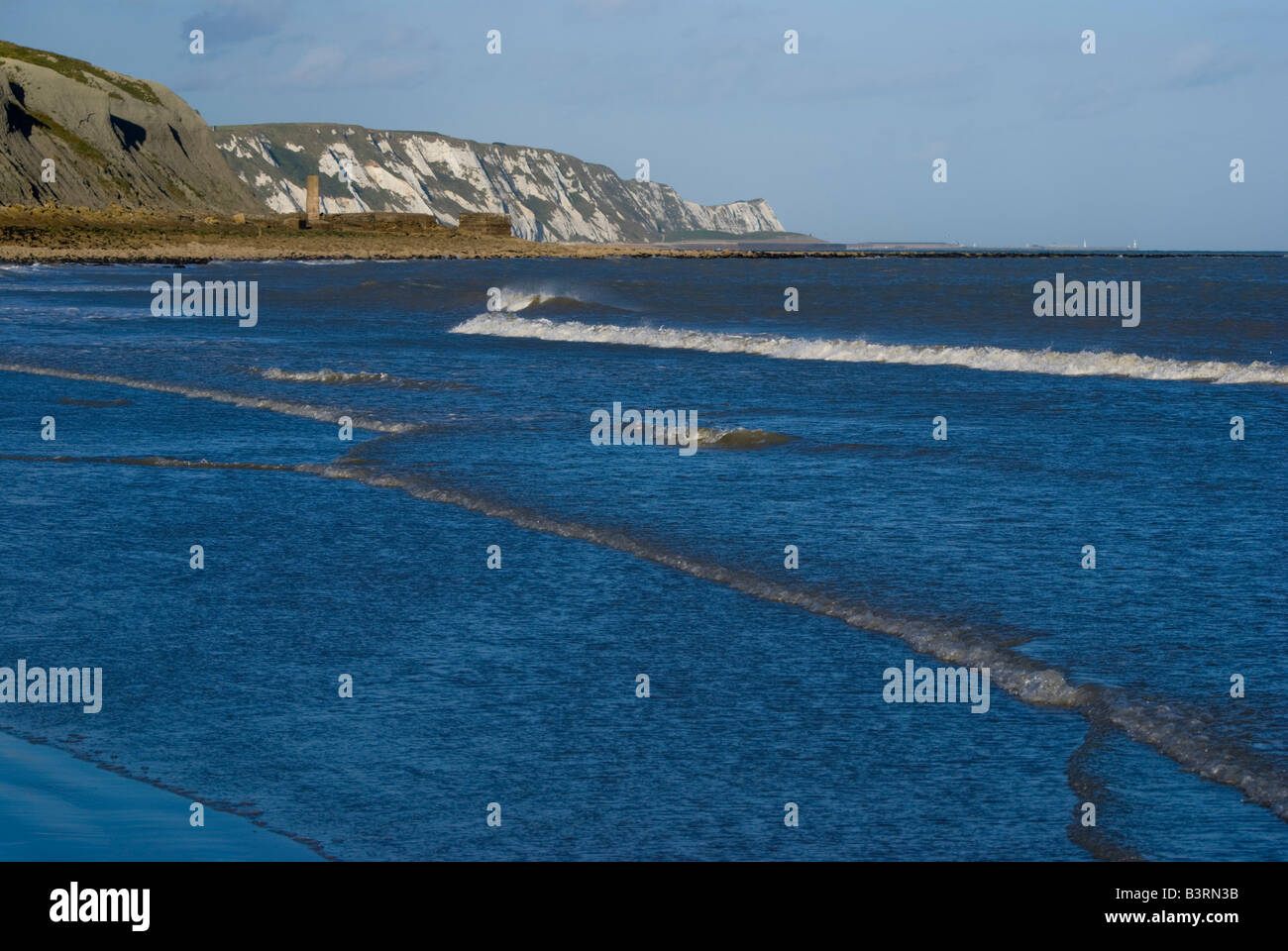 Europe UK england kent folkstone beach Stock Photo - Alamy