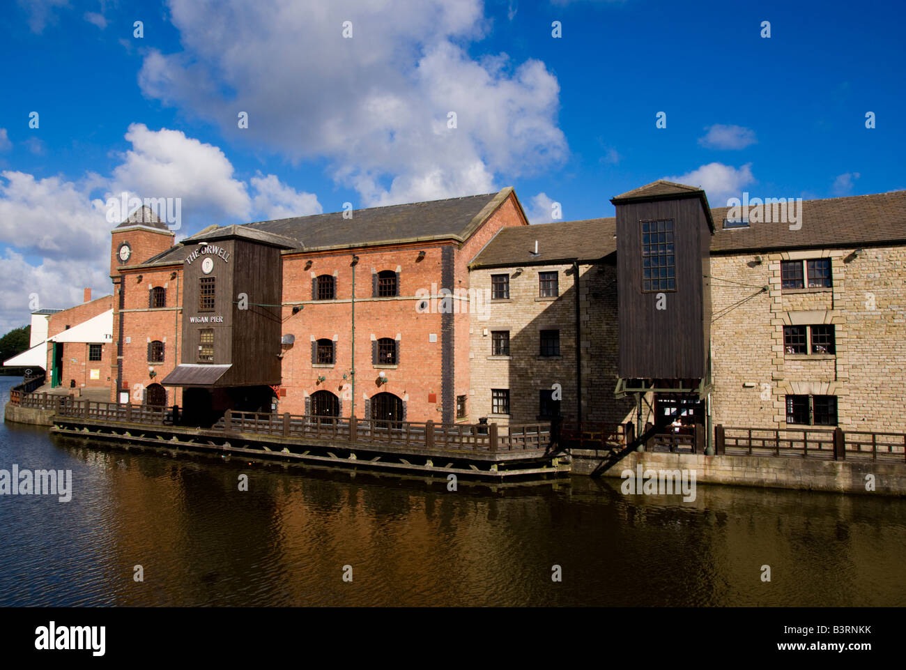 Wigan pier canal hi-res stock photography and images - Alamy