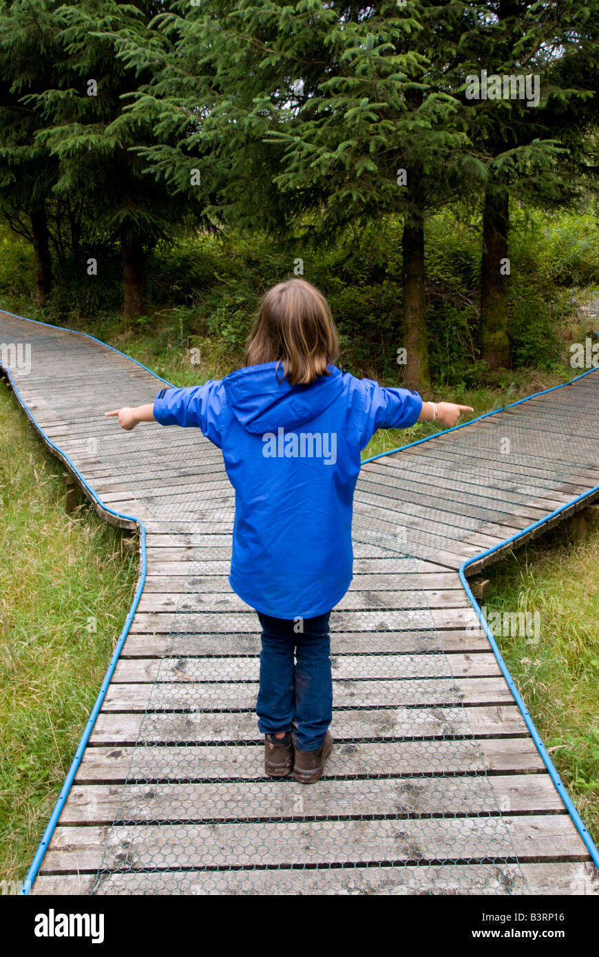 Divergent y junction fork in road 50 hi-res stock photography and ...