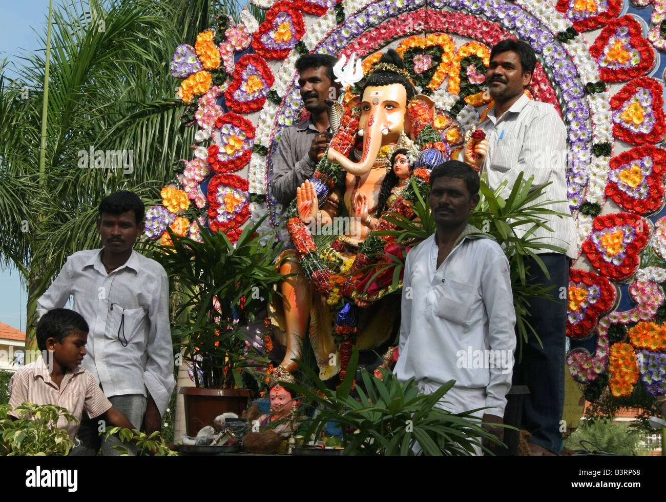 Ganesh chaturthi procession hi-res stock photography and images - Alamy