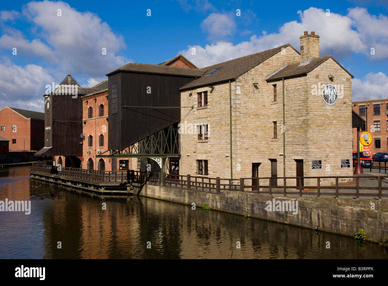 Wigan pier canal hi-res stock photography and images - Alamy