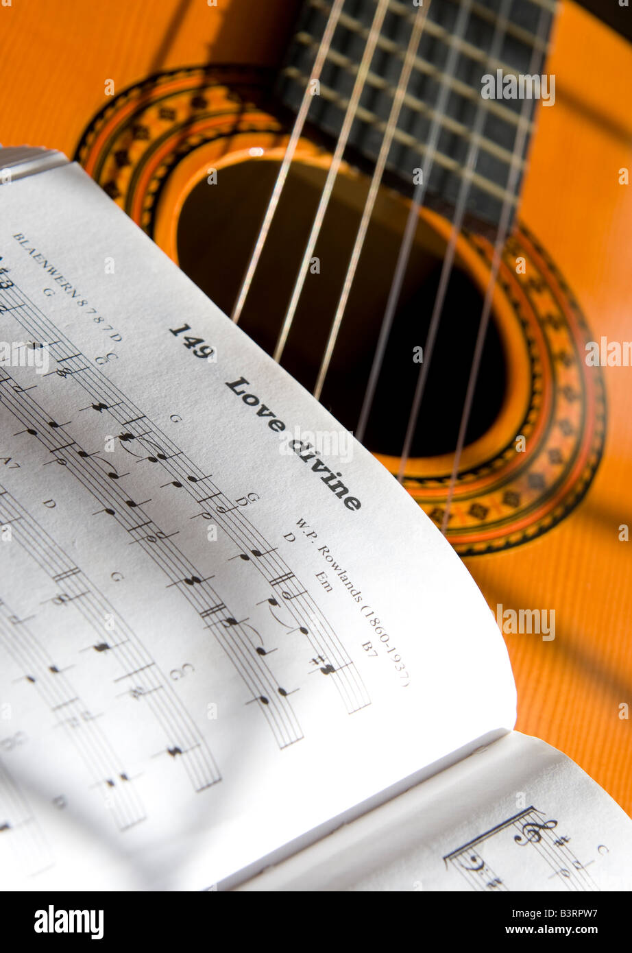 Open music book hi-res stock photography and images - Alamy