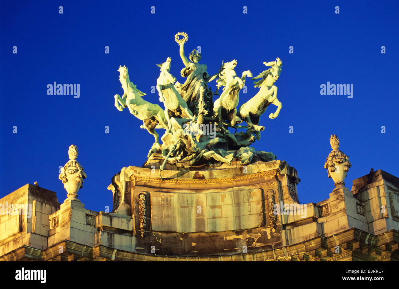 Statue on top of grand palace hi-res stock photography and images - Alamy