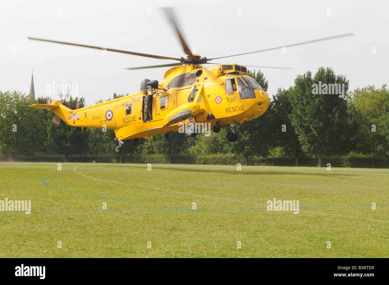 Raf helicopter mountain rescue hi-res stock photography and images - Alamy