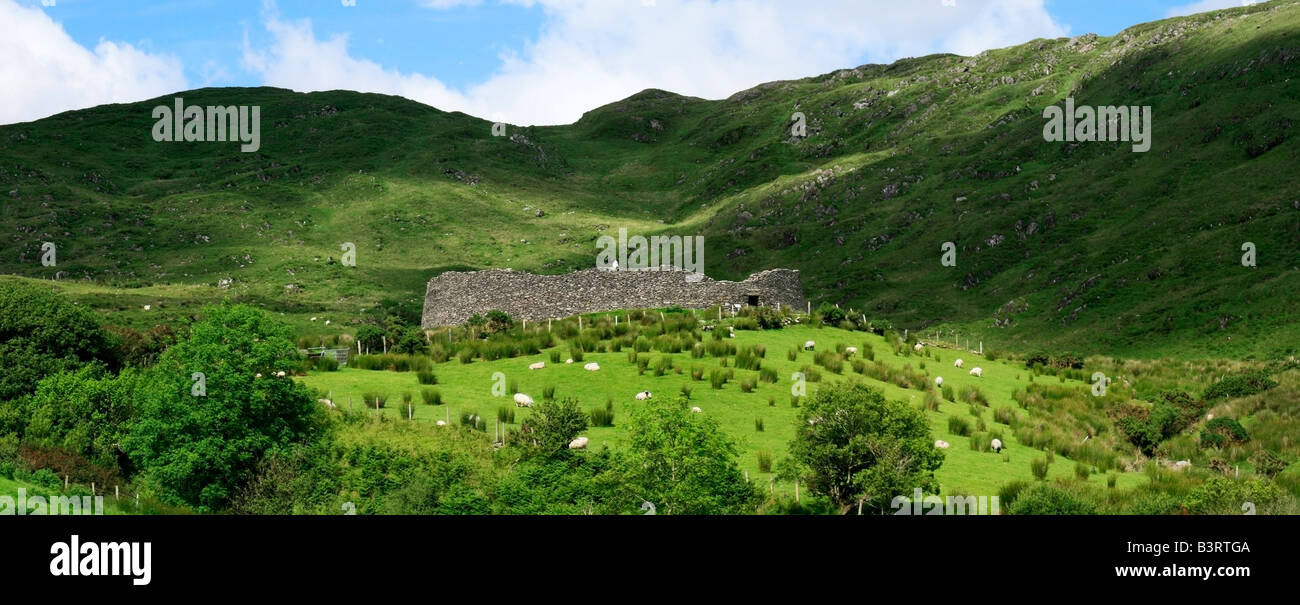 Staigue Ring Fort near Castlecove, Ring of Kerry, Ireland Stock Photo ...