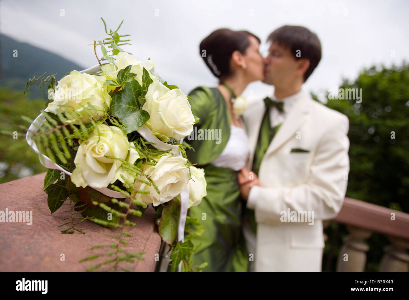 Kiss the bride hi-res stock photography and images - Alamy