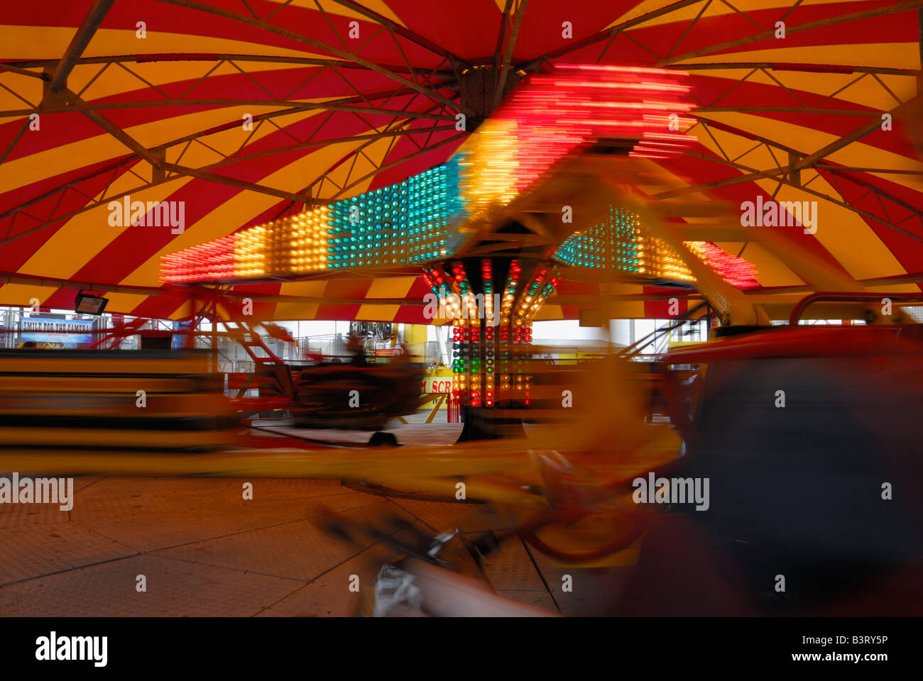 Spin spinning fair ride hi-res stock photography and images - Alamy