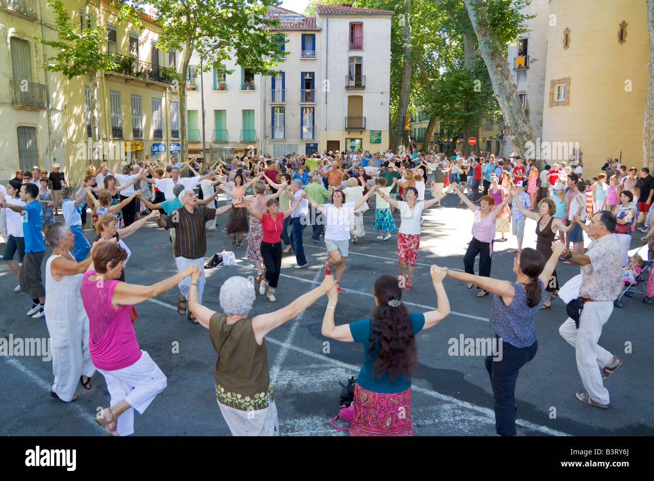 Catalan dance hi-res stock photography and images - Alamy