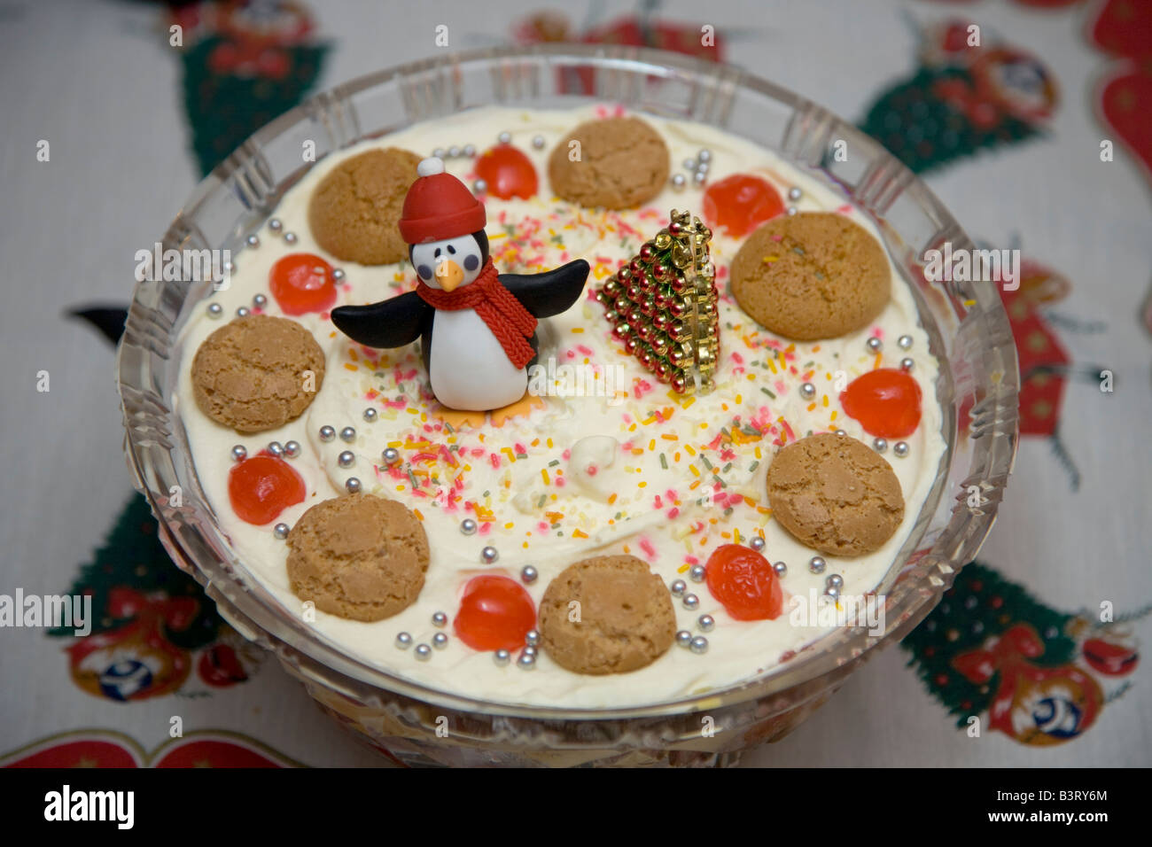 Sherry trifle hi-res stock photography and images - Alamy