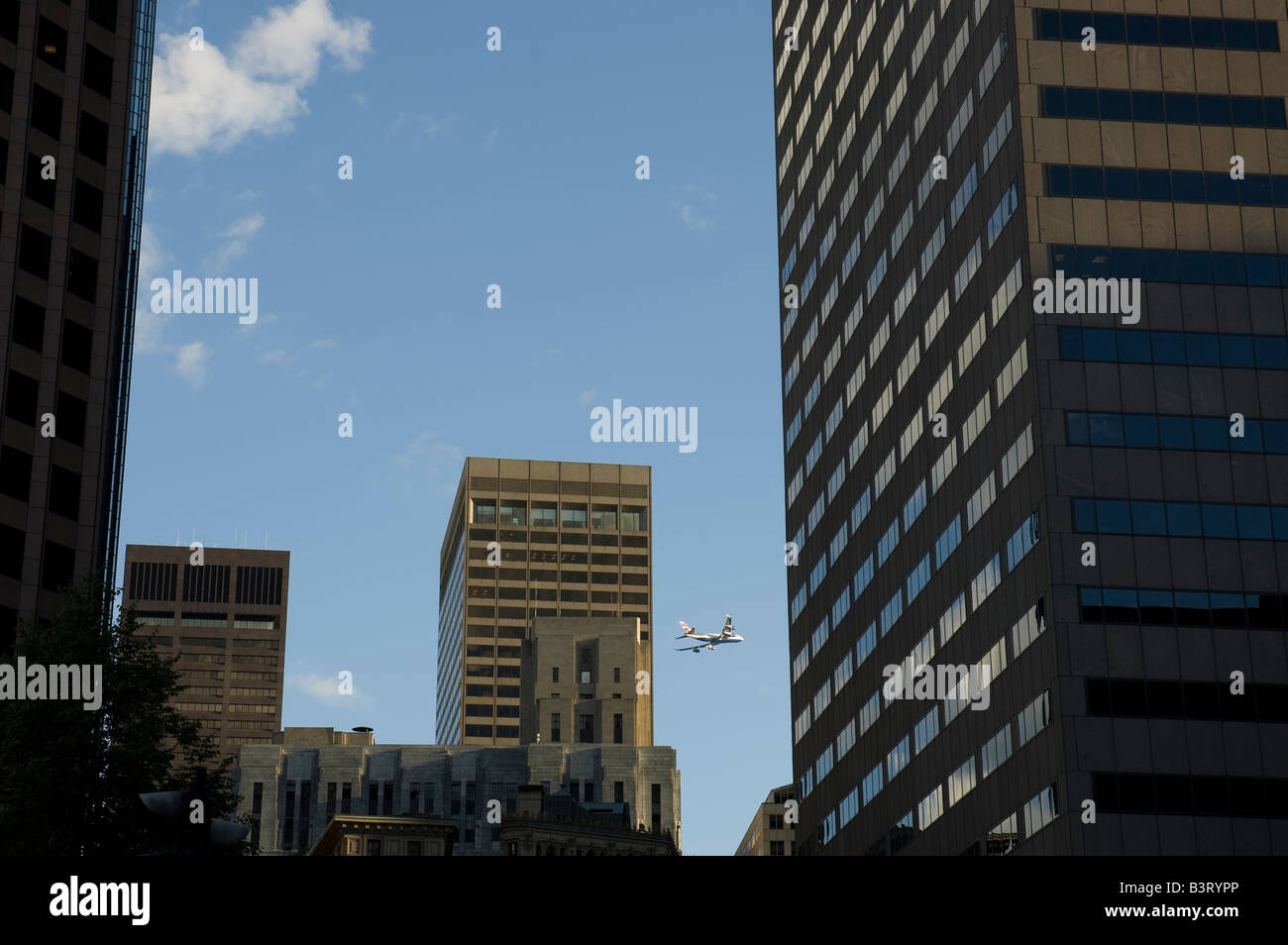 Flight and skylines Stock Photo - Alamy