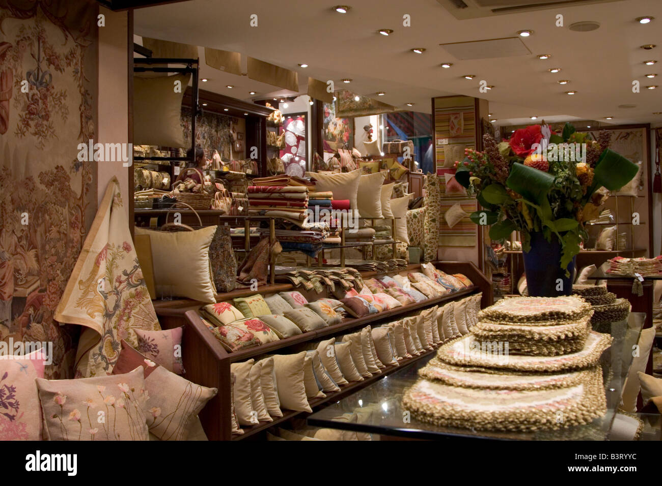 Lace shop near the Grand Place selling traditional lace embroidery and ...