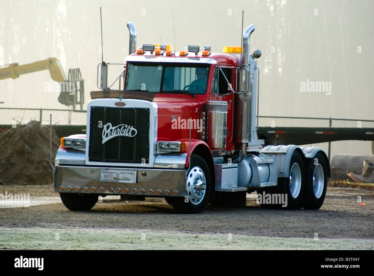 Semi tractor hi-res stock photography and images - Alamy