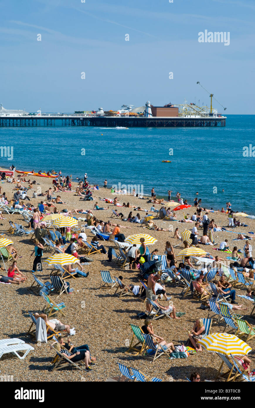 Crowded uk beach vertical hi-res stock photography and images - Alamy
