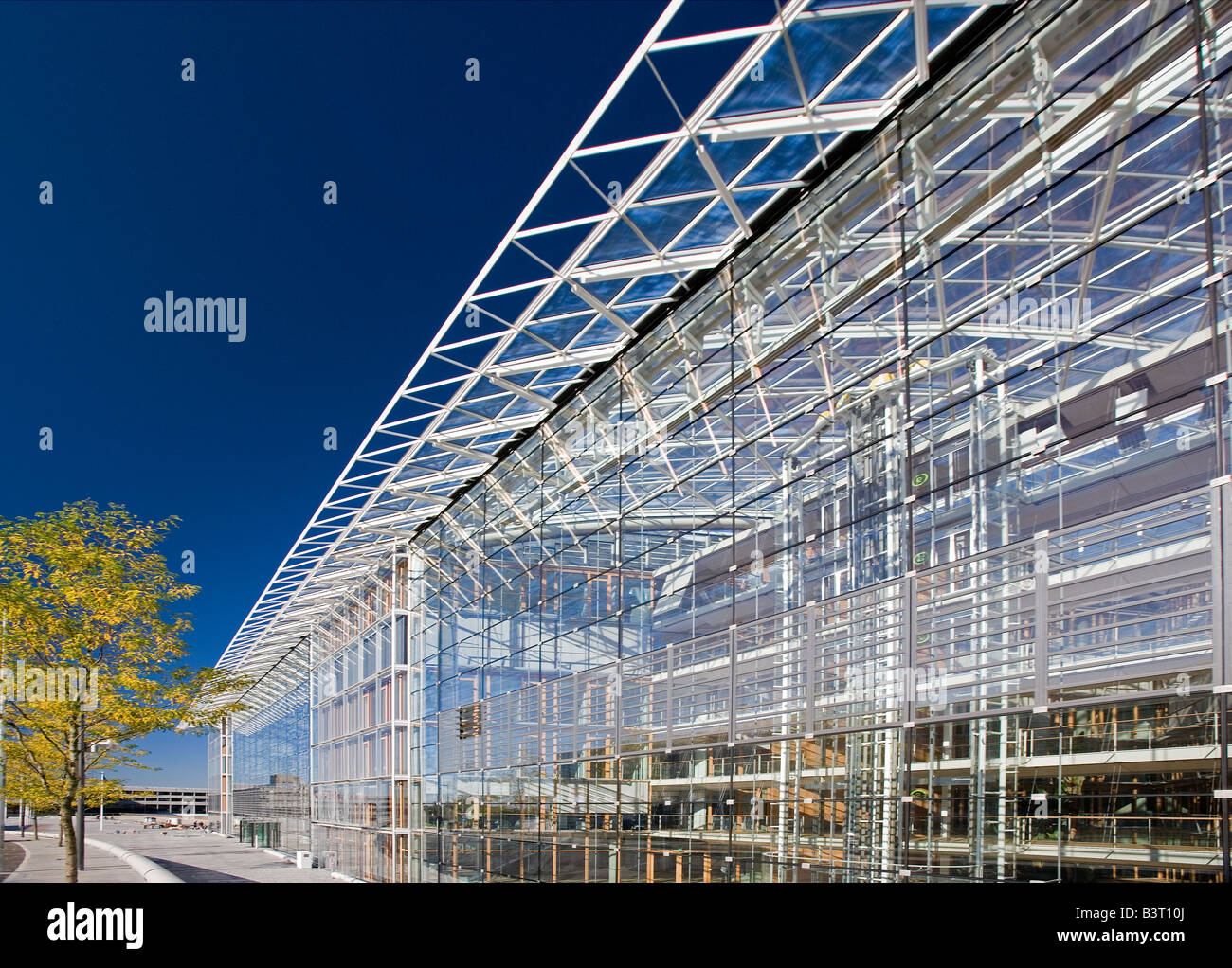 European investment bank glass front hi-res stock photography and ...