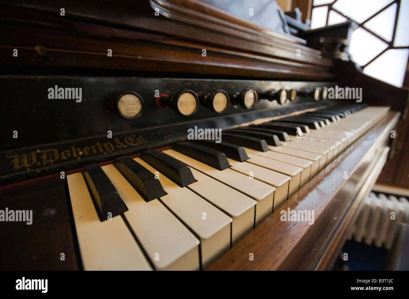 Altar pipe organ inside hi-res stock photography and images - Alamy