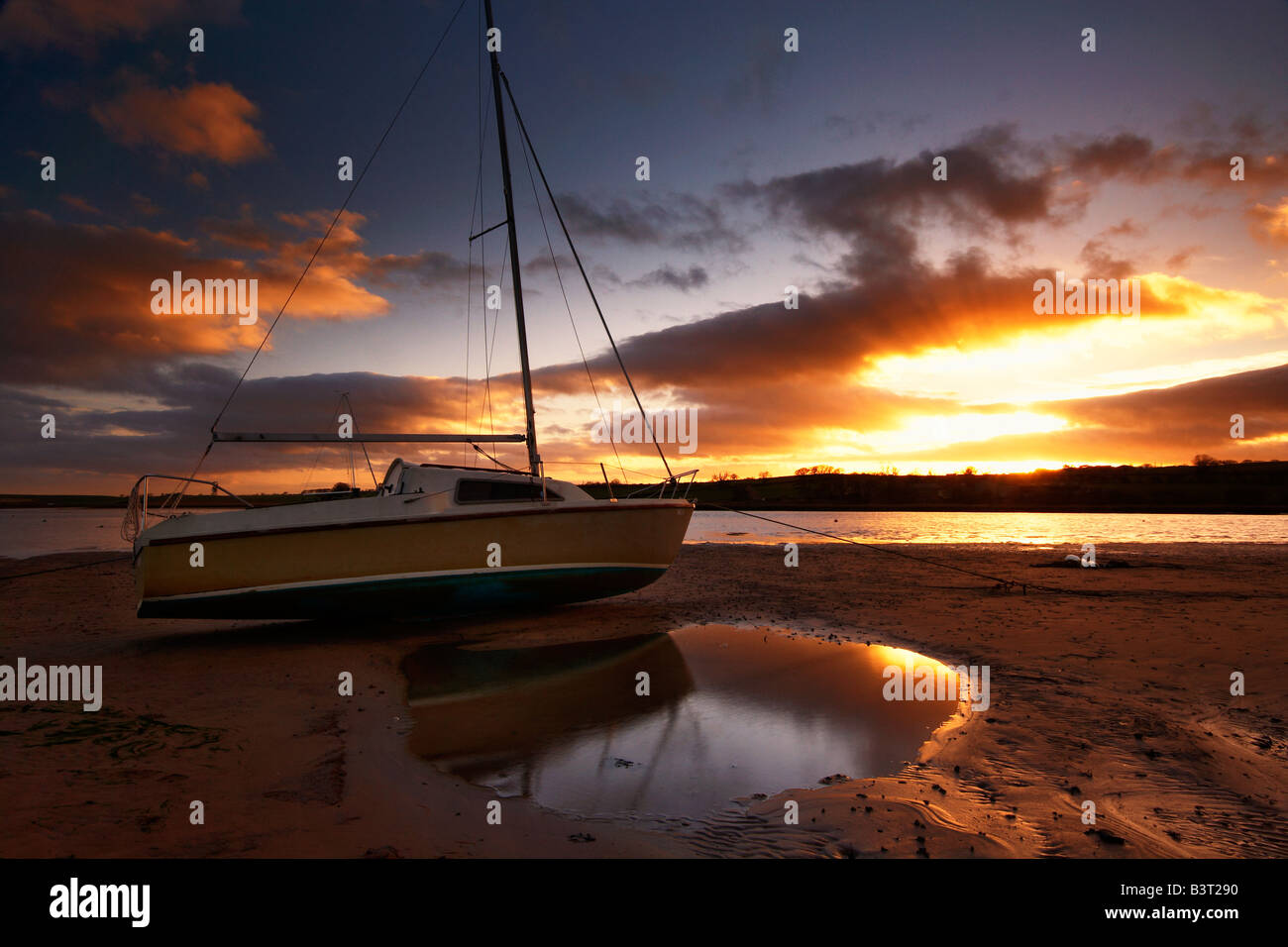 Sandbank on tidal estuary hi-res stock photography and images - Alamy