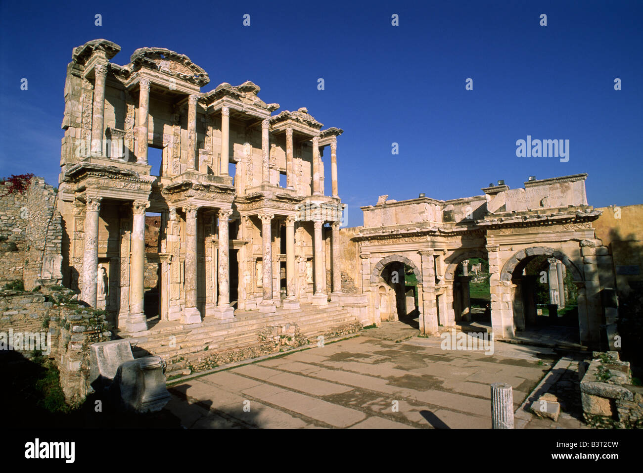 Turkey, Ephesus, Library of Celsus and gate of Augustus Stock Photo - Alamy