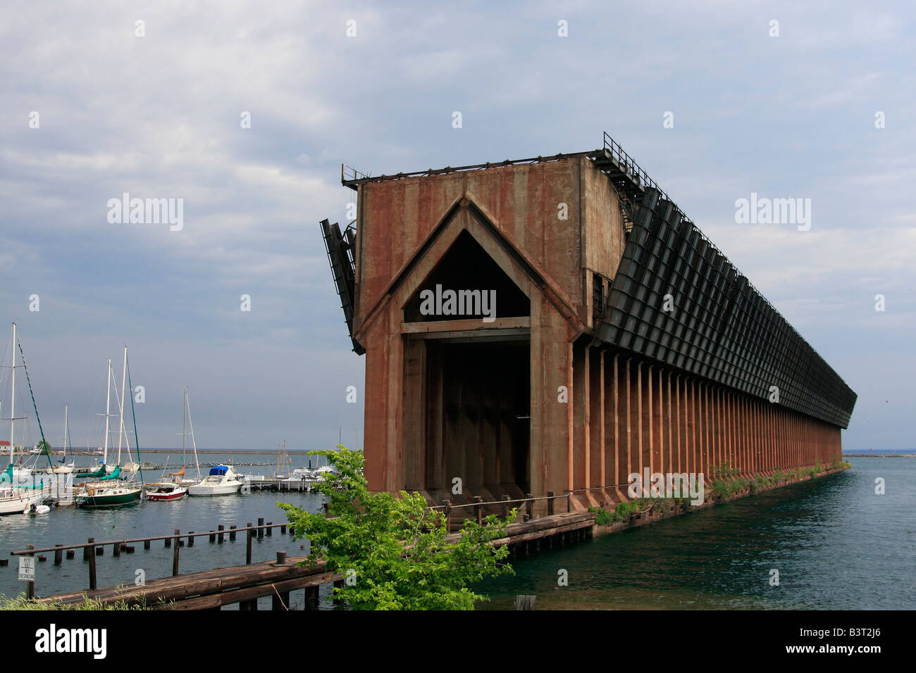 Marquette michigan lower ore dock hi-res stock photography and images ...