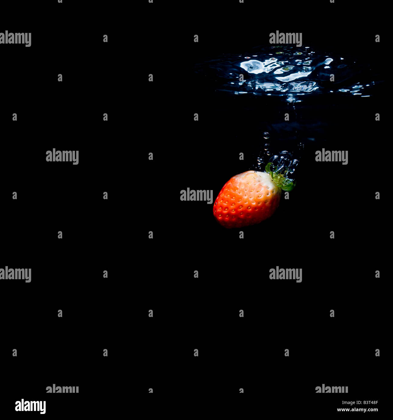 Fruit water splash hi-res stock photography and images - Alamy