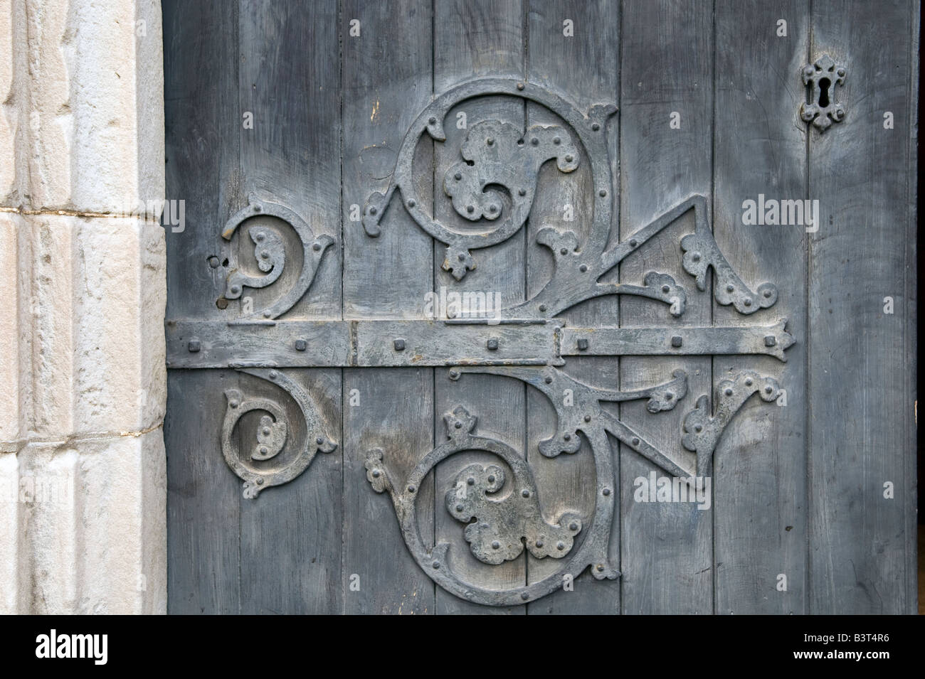 Ornate hinge church door hi-res stock photography and images - Alamy