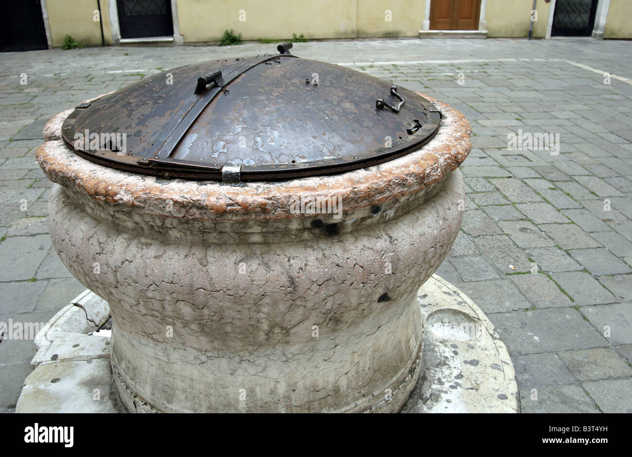 Stone water cistern hi-res stock photography and images - Alamy