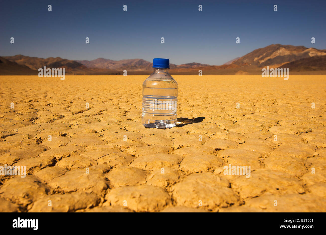 Blue water in desert hi-res stock photography and images - Alamy