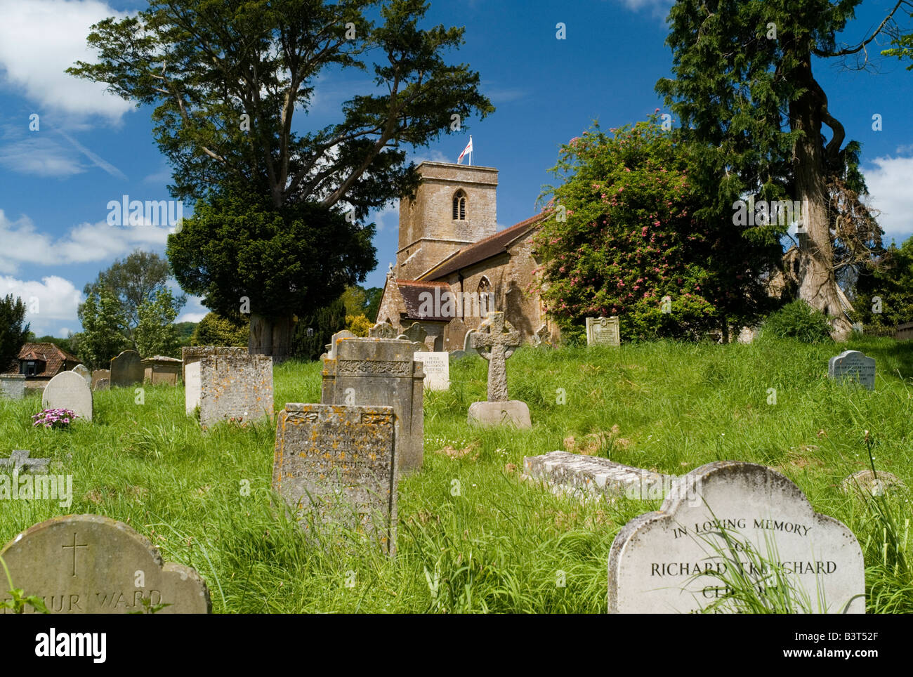 An english country churchyard hi-res stock photography and images - Alamy