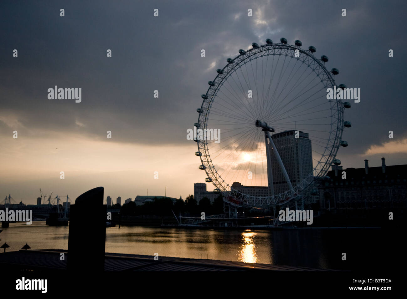 London Eye, Sunrise, Thames, Silhouette Stock Photo - Alamy
