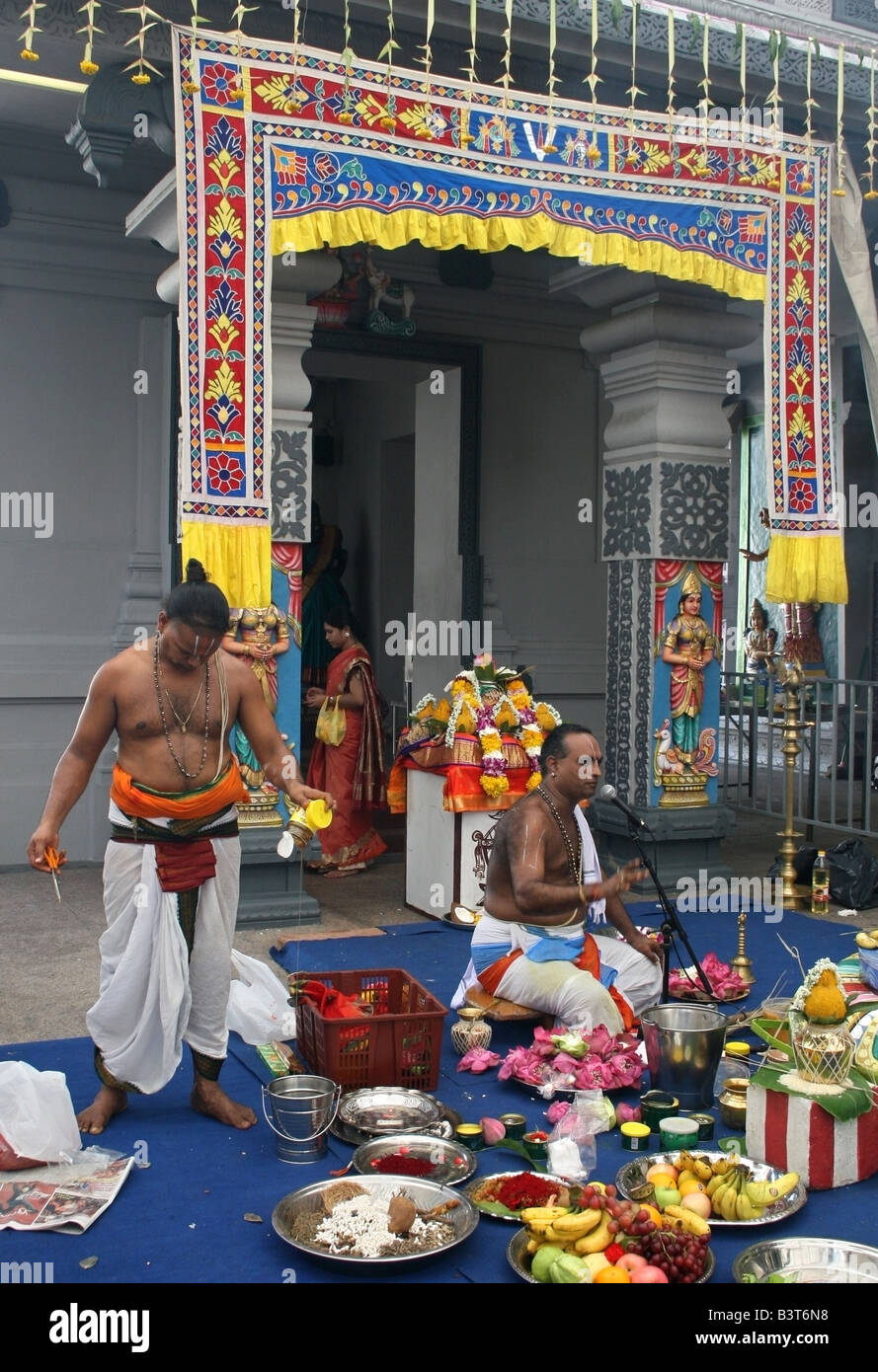 Hindu Priest Ritual Pooja Temple High Resolution Stock Photography and ...