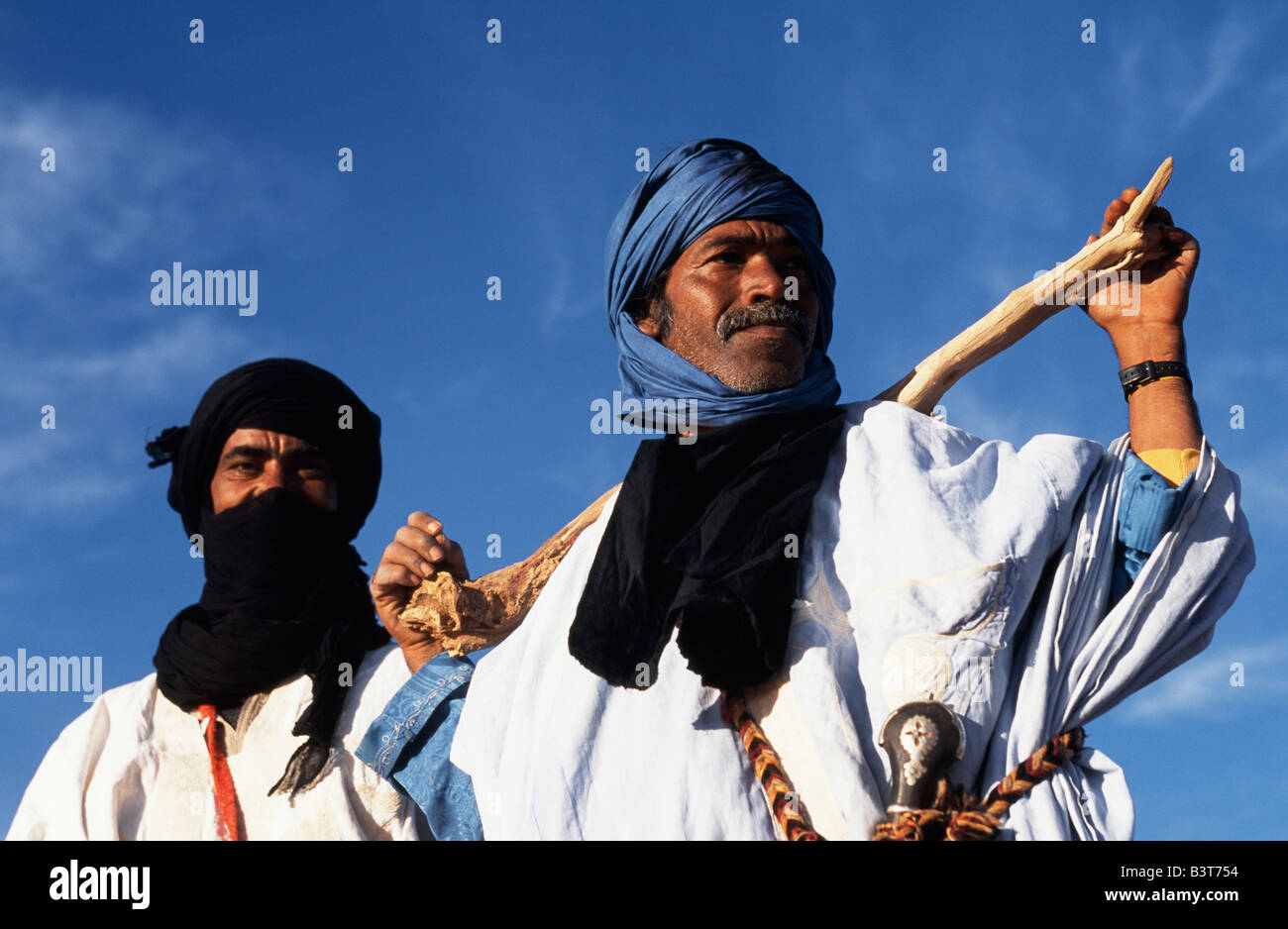 Africa morocco moroccan tribesman blue turban headdress sahara ...