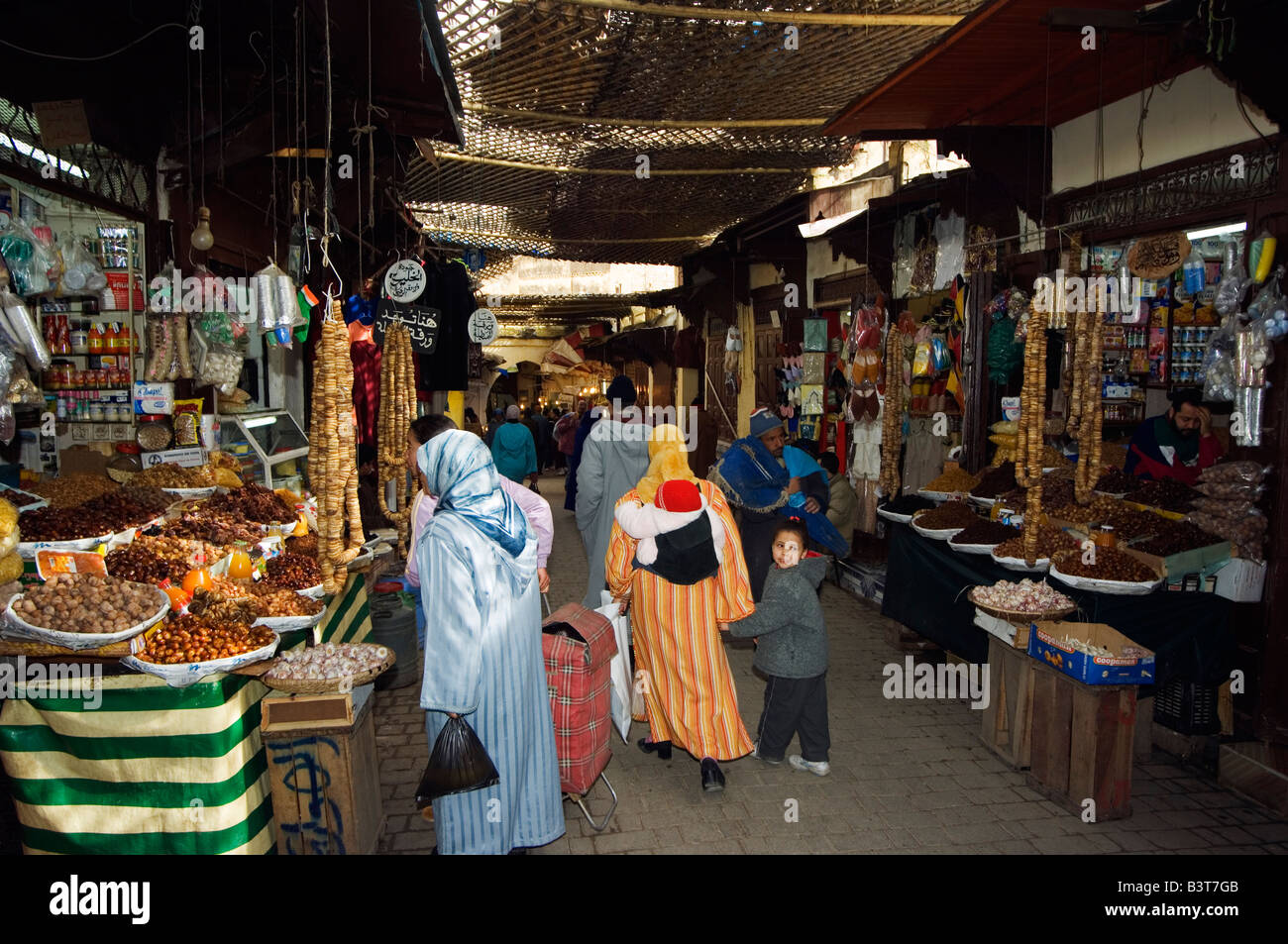 Fruit dates stand old market hi-res stock photography and images - Alamy