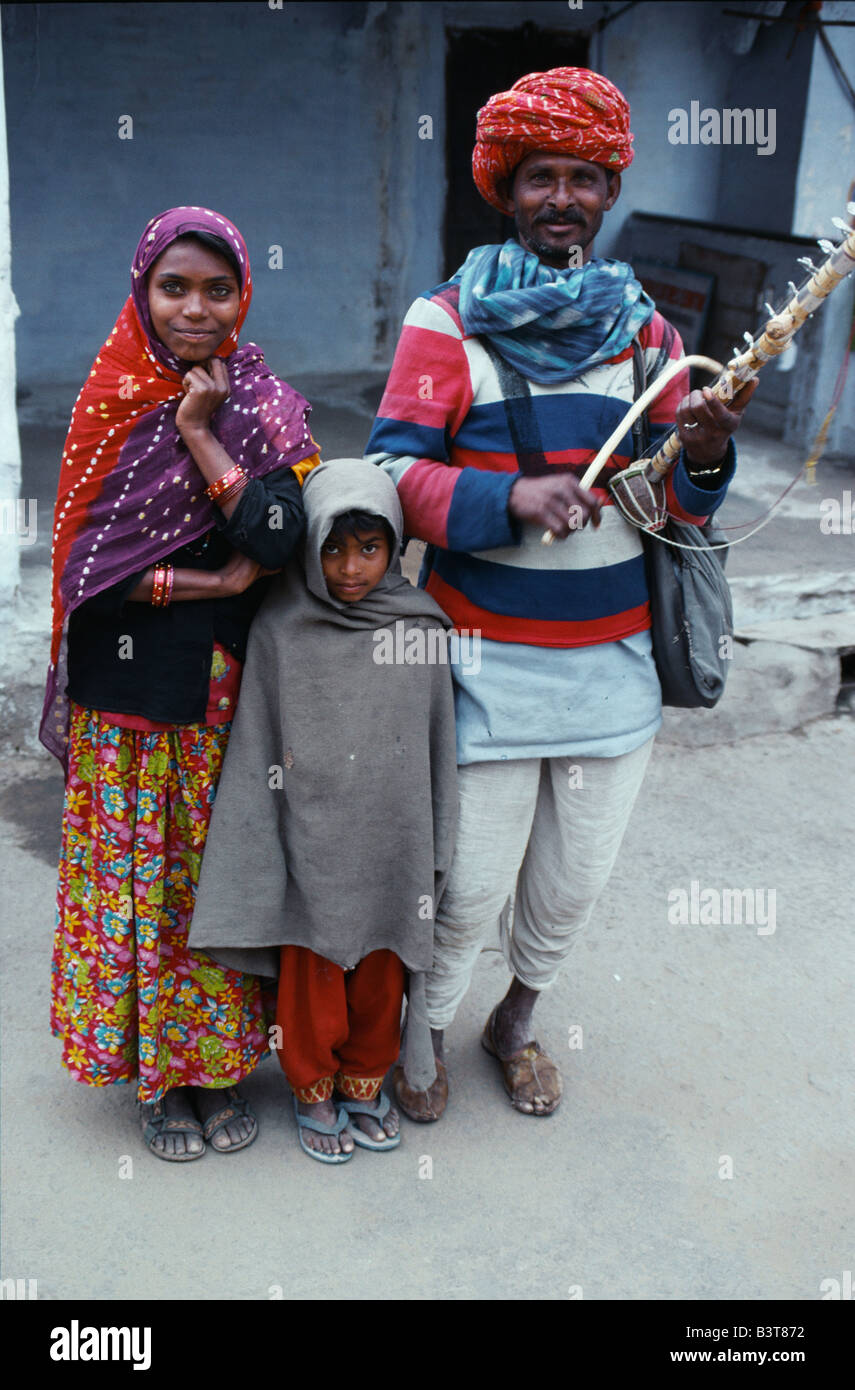 Pushkar street performers hi-res stock photography and images - Alamy