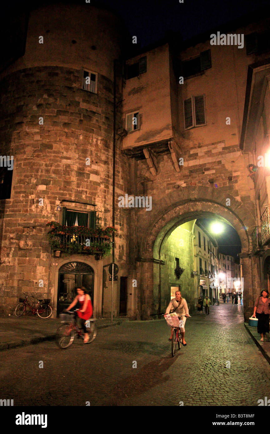 Archway, Via della Zecca, Lucca, Tuscany, Italy Stock Photo - Alamy