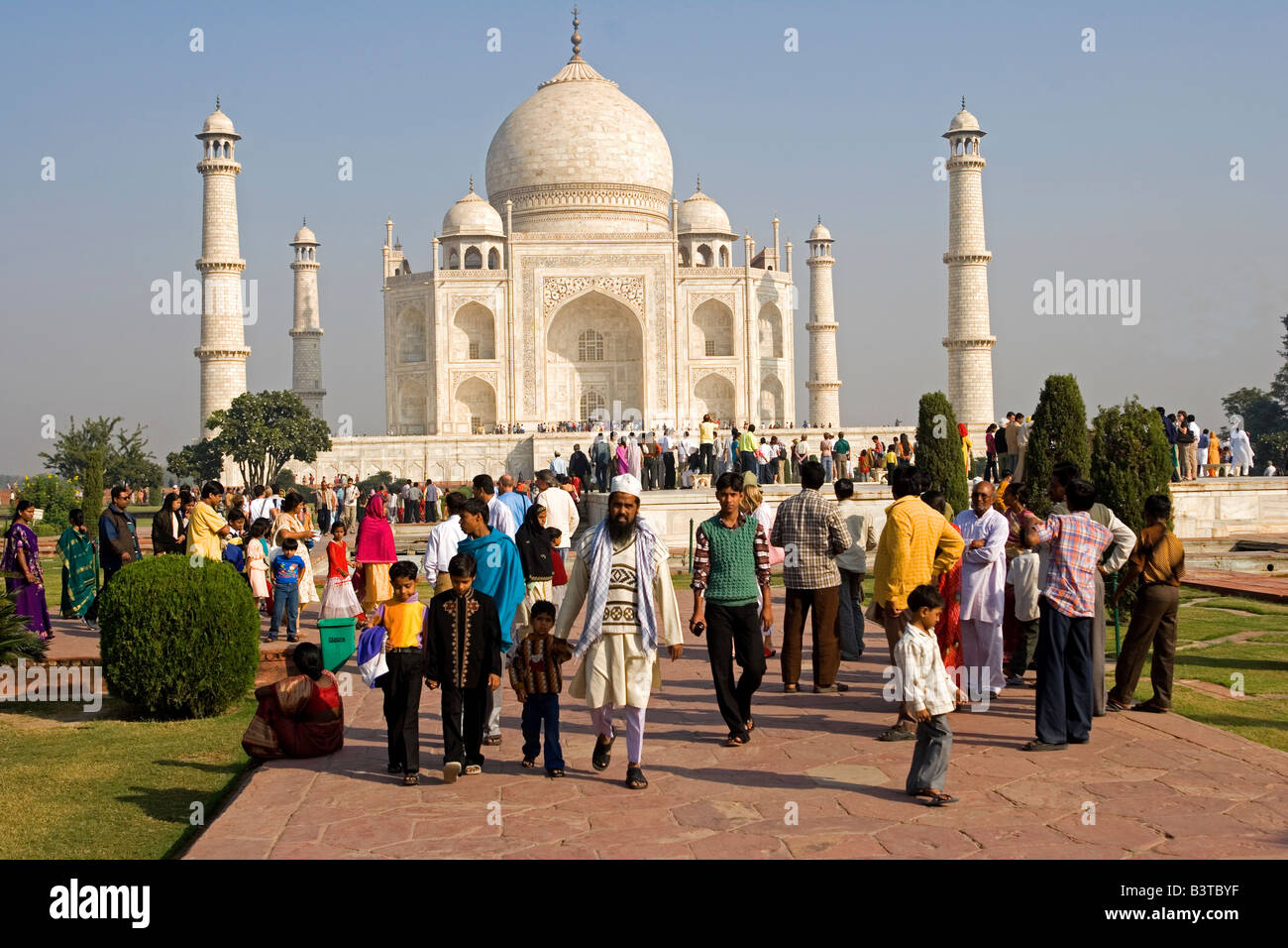 India, Uttar Pradesh, Agra. Indian visitors to the Taj Mahal Stock ...