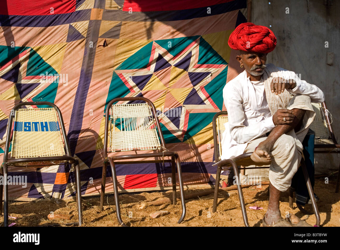 India, Rajasthan, Pushkah. Tea shop at the Pushkar camel Fair Stock ...