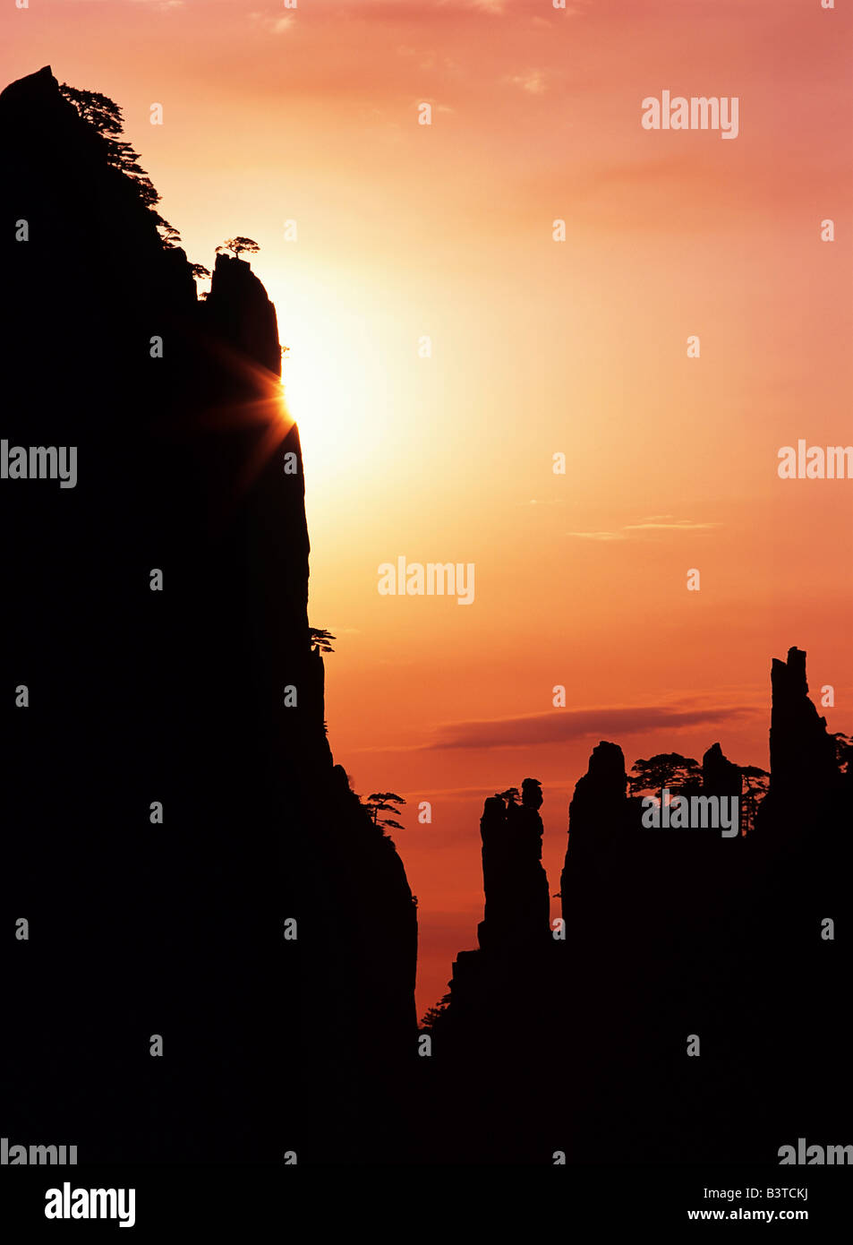 Sunburst peak alpine hi-res stock photography and images - Alamy