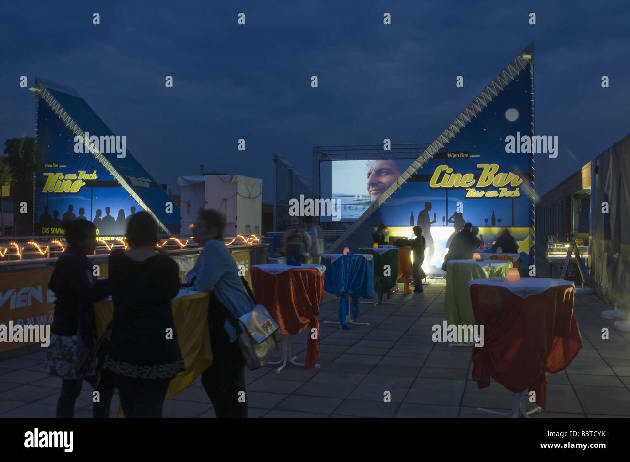 Wien, Hauptbibliothek am Gürtel, Ernst Mayr, Fertigstellung 2003 ...