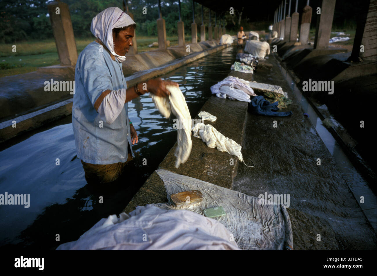 Asia, India, Karnataka, Mysore. Worker washing laundry Stock Photo - Alamy