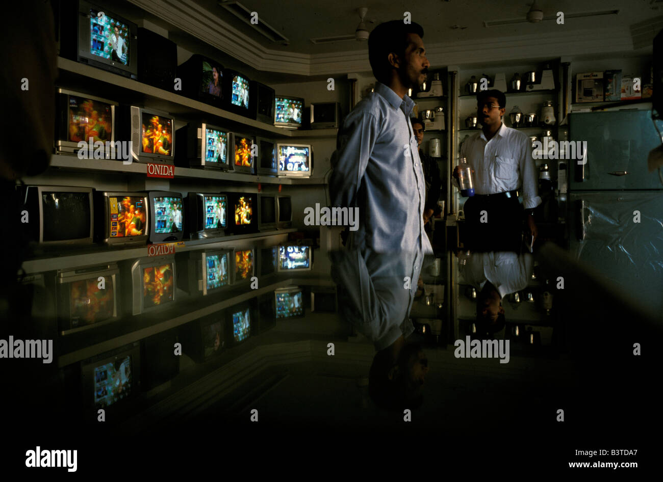 Tv salesman hi-res stock photography and images - Alamy