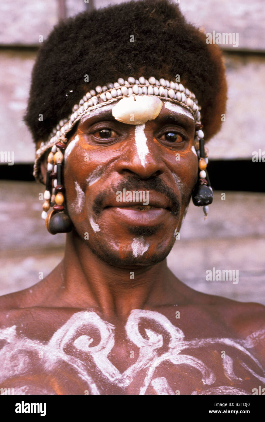 Oceania, Indonesia, Irian Jaya. Asmat people Stock Photo - Alamy Oceania, Indonesia, Irian Jaya. Asmat people Stock Photo - Alamy