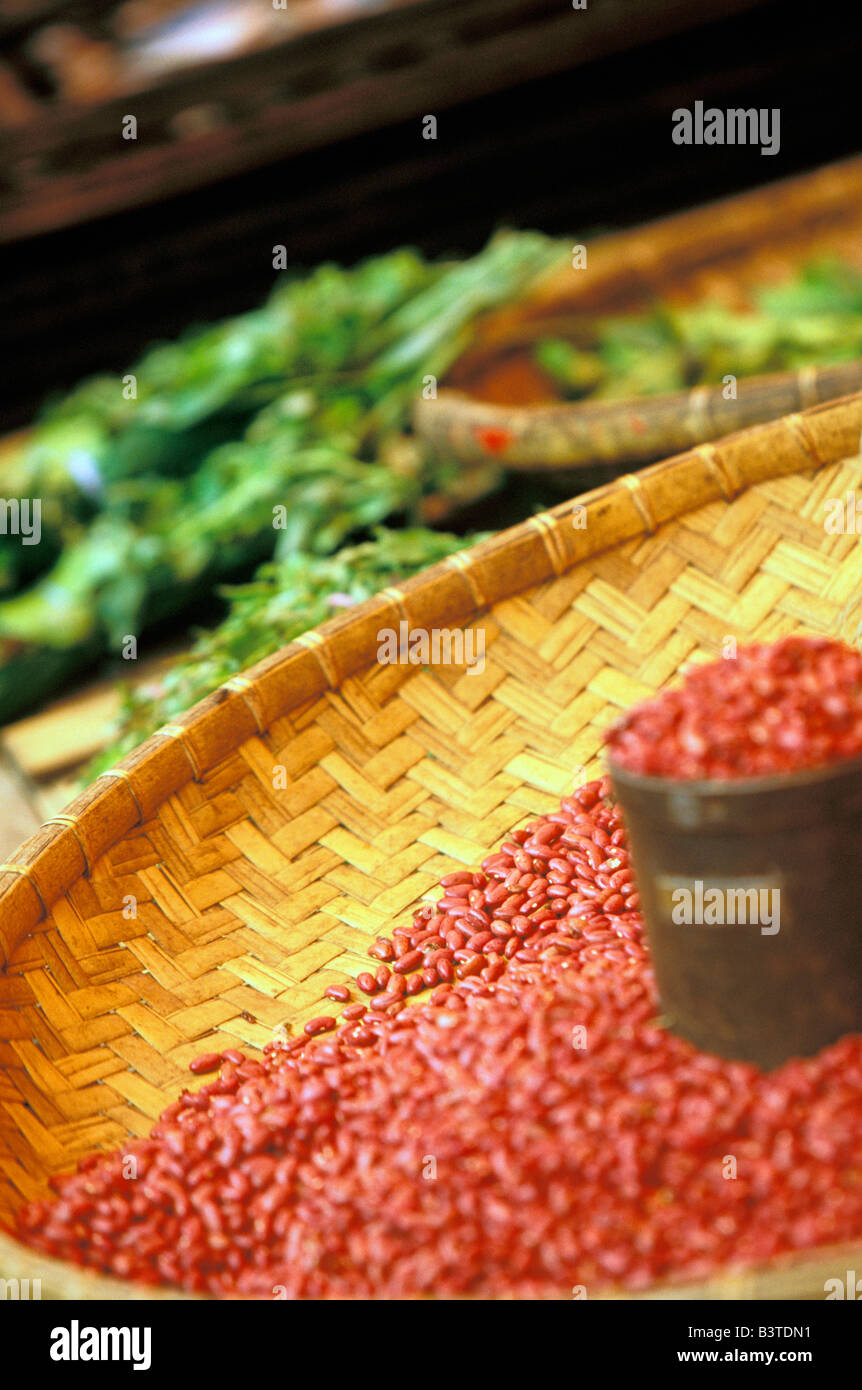 Tomohon market hi-res stock photography and images - Alamy