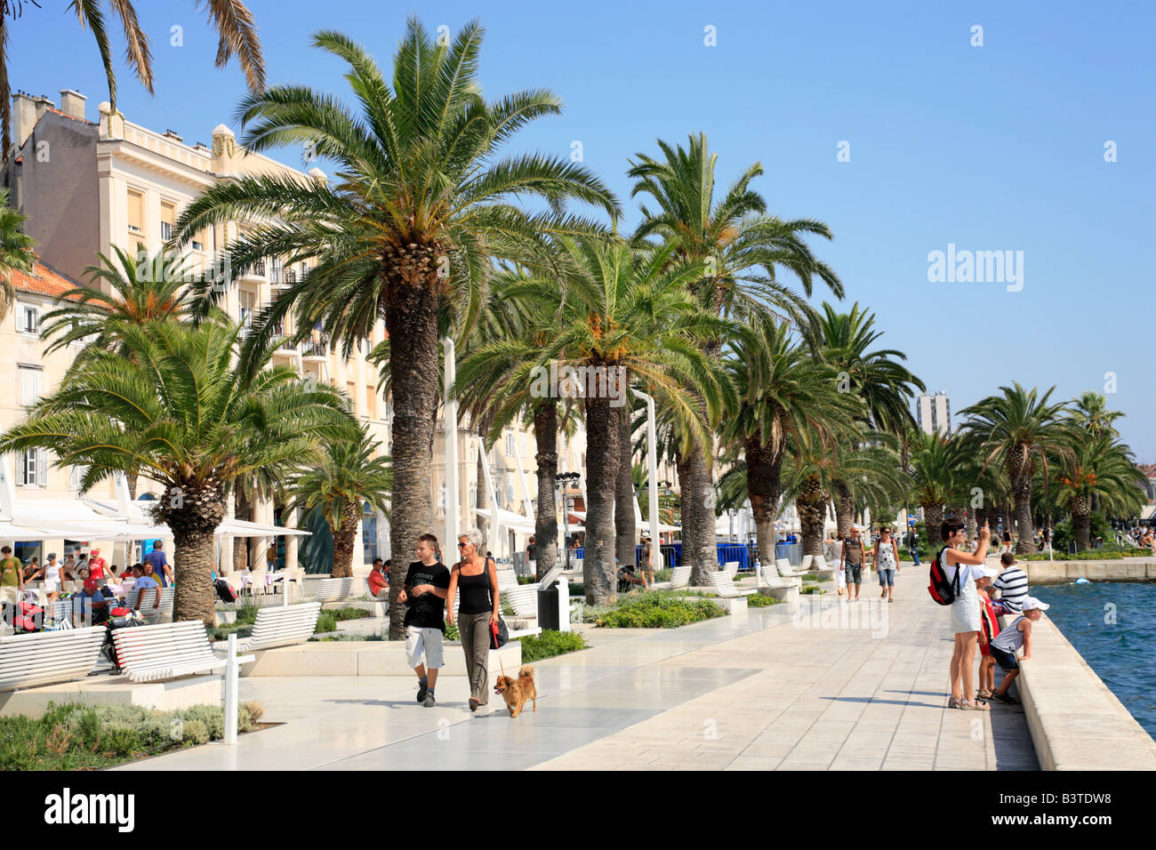 Front split hi-res stock photography and images - Alamy