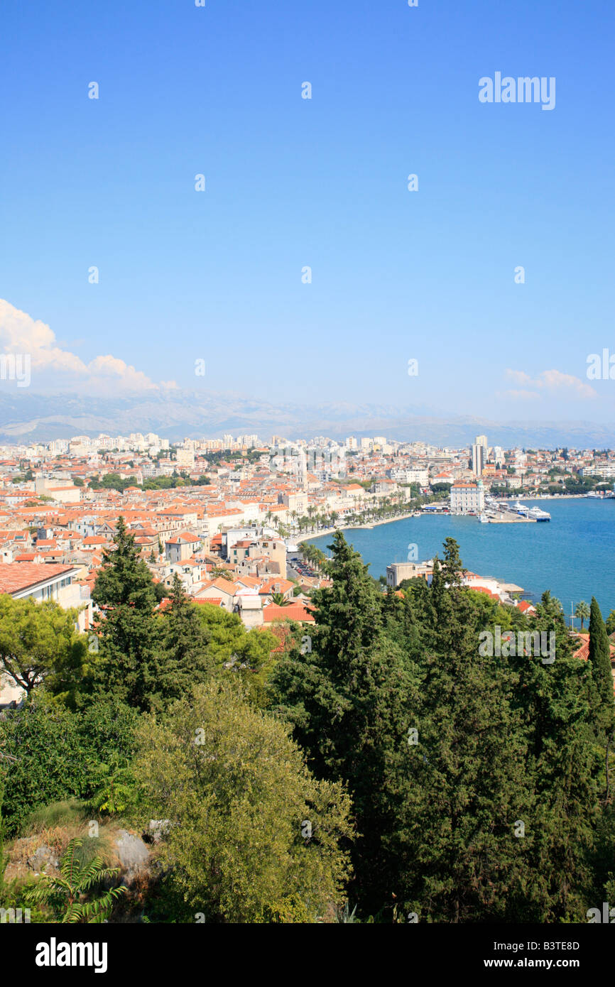 Split water view hi-res stock photography and images - Alamy