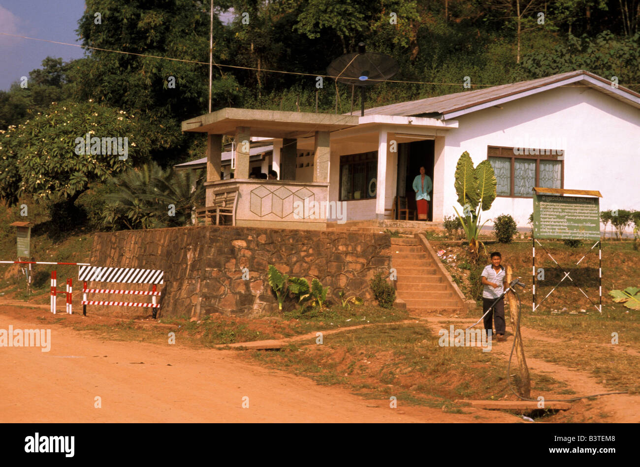 Laos to china hi-res stock photography and images - Alamy