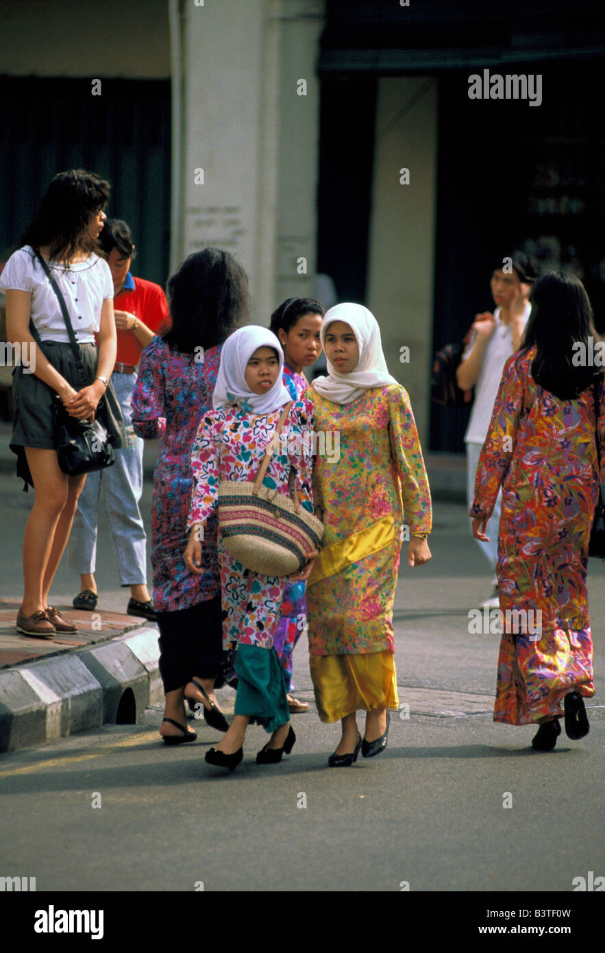Asia, Malaysia, Kuala Lumpur. Muslim women Stock Photo - Alamy