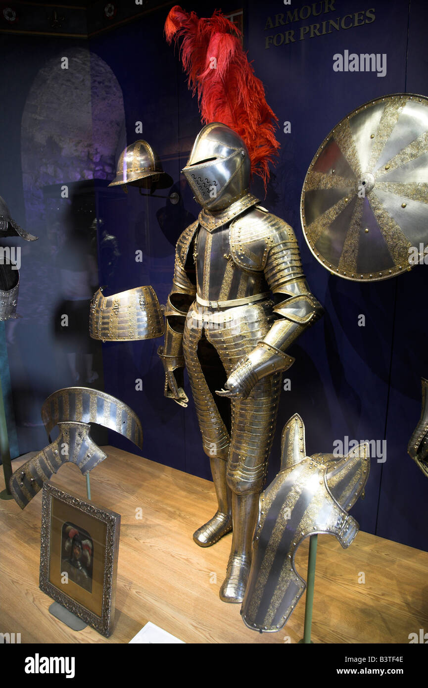 Ancient suit of armour hi-res stock photography and images - Alamy