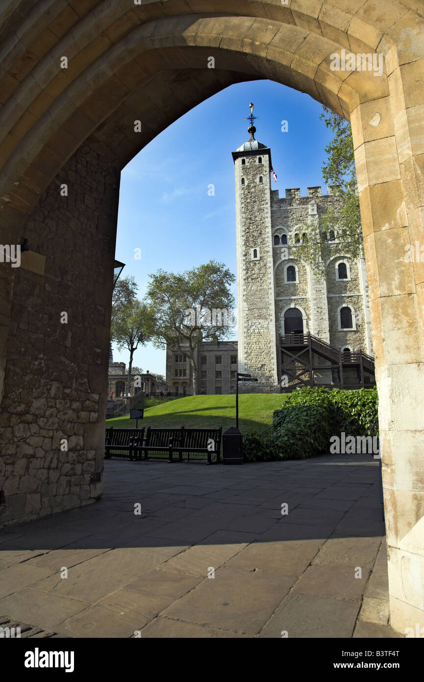 The tower of london exterior hi-res stock photography and images - Alamy