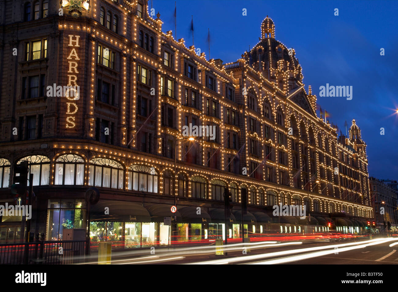 England, London, Knightsbridge. Harrods in Knightsbridge, perhaps the ...