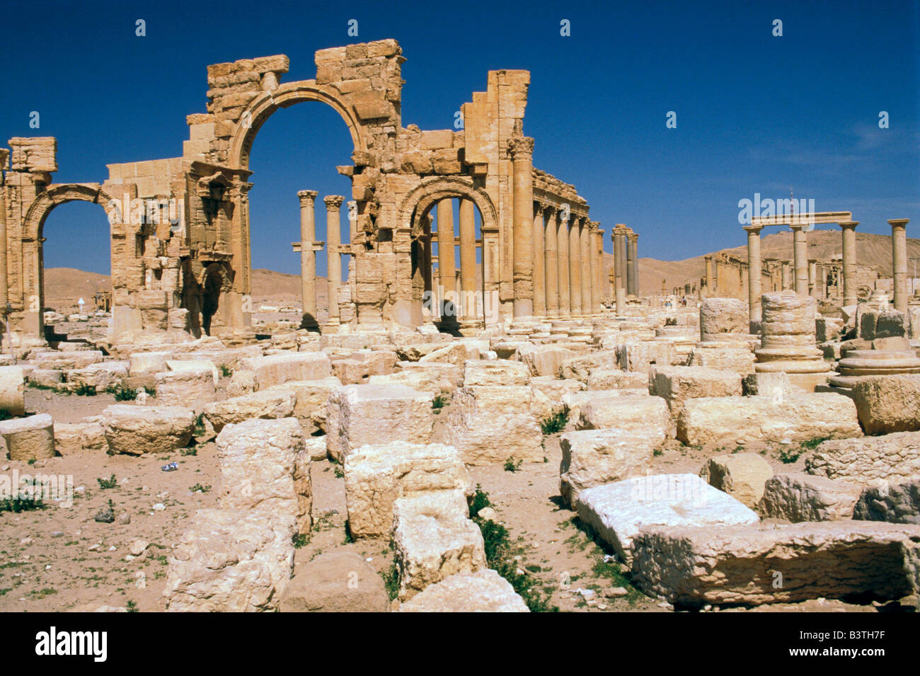 Asia, Syria, Palmyra. Monumental arch, main entrance Stock Photo - Alamy