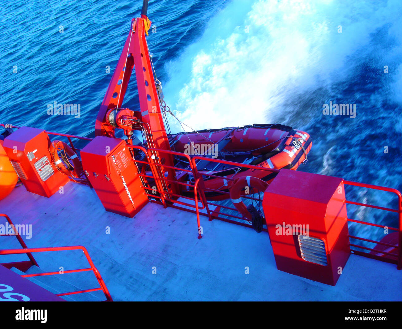 Ship safety life boat hi-res stock photography and images - Alamy